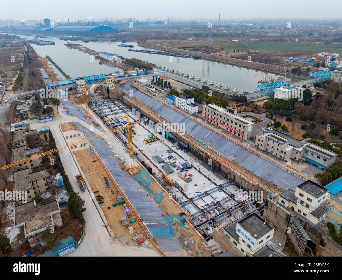 HUAI'AN, CHINA - FEBRUARY 5, 2025 - Workers work on the bottom of the ...
