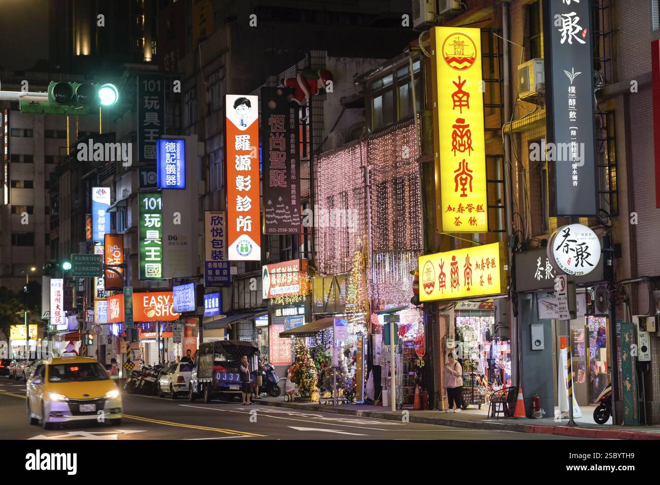 Road traffic, Chang'an Road, Old Town, Taipei, Taiwan, Asia Stock Photo ...