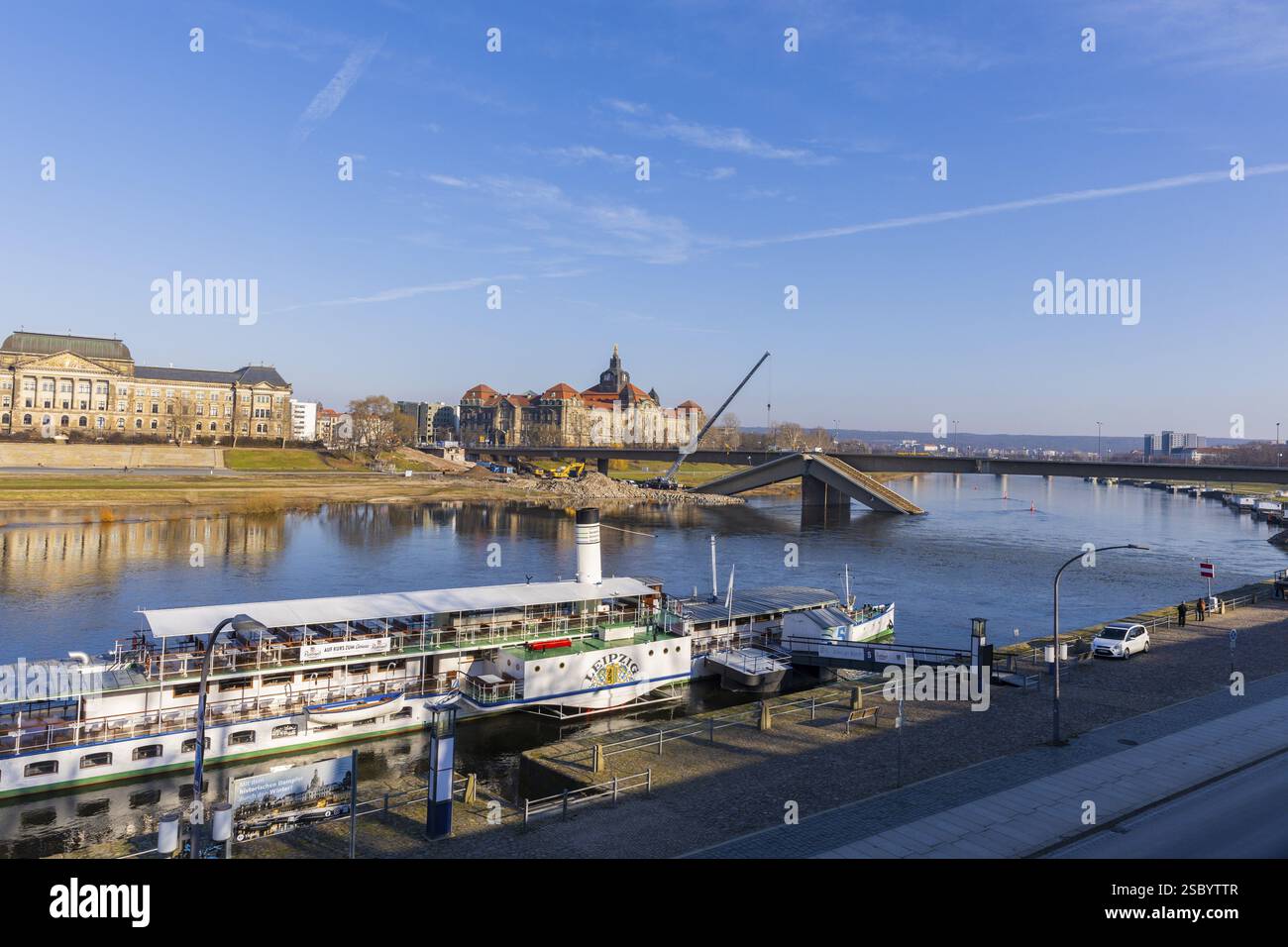 Demolition work continues after the partial collapse of the Carola ...