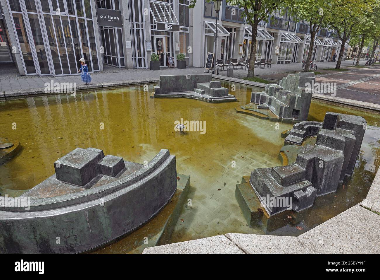Fountain by Eduardo Paolozzi, Polygraphia nova 1989, Munich, Upper ...