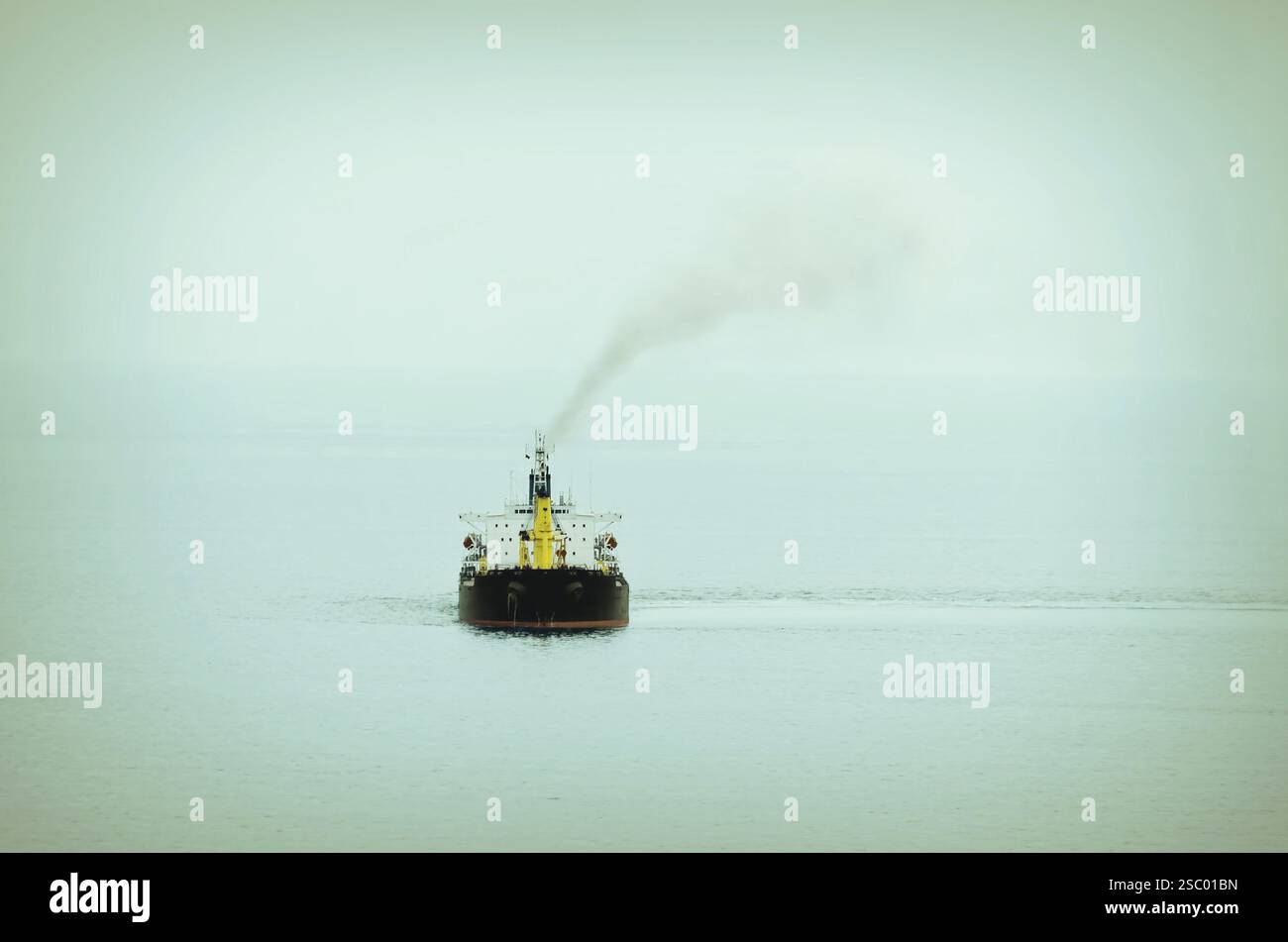 Barge dry cargo ship hi-res stock photography and images - Alamy