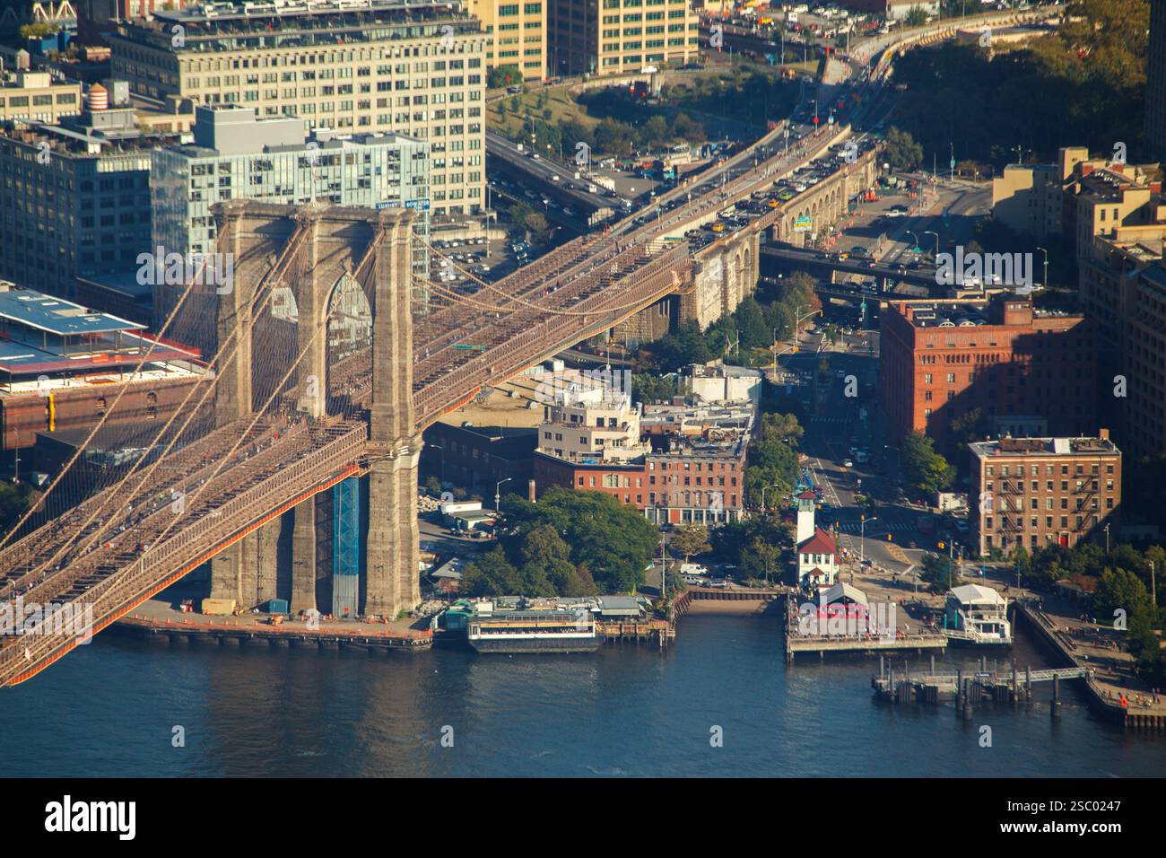 The Financial district, Manhattan and Brooklyn bridges over the Hudson river and Brooklyn, New ...