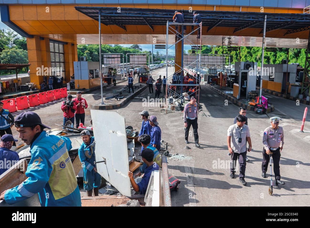 Bogor. 5th Feb, 2025. This photo taken on Feb. 5, 2025 shows the site of a traffic accident near ...