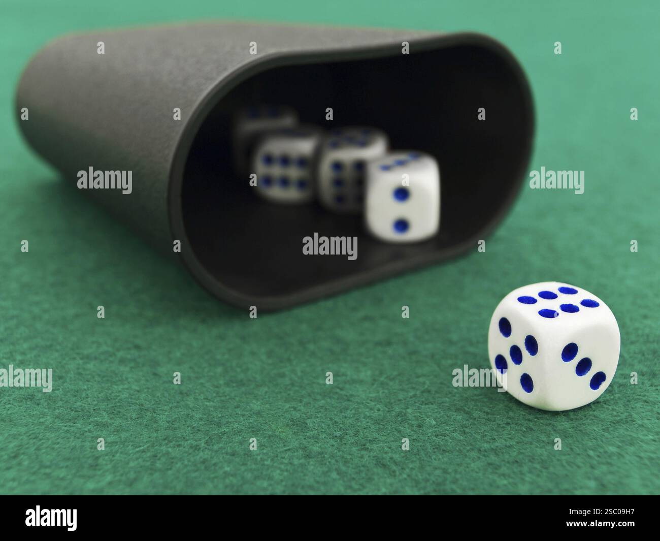 Dice kit hi-res stock photography and images - Alamy
