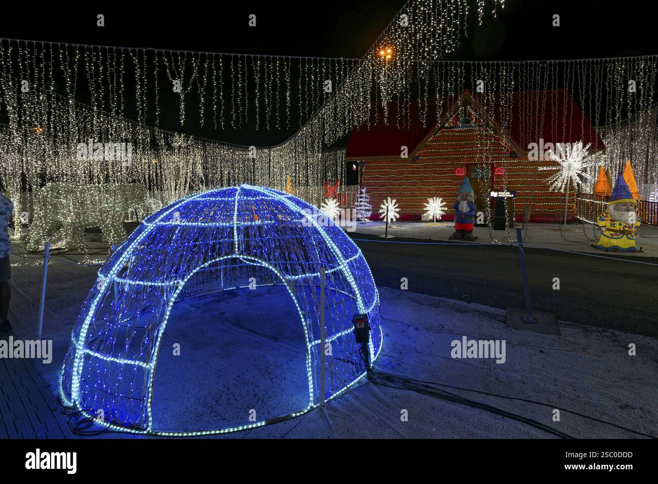 Illumi light show event, 25 million lights, winter wonderland, Laval ...