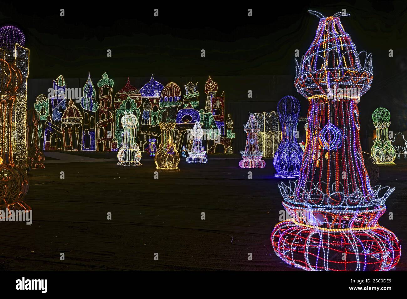 Illumi light show event, 25 million lights, dune palace, Laval ...