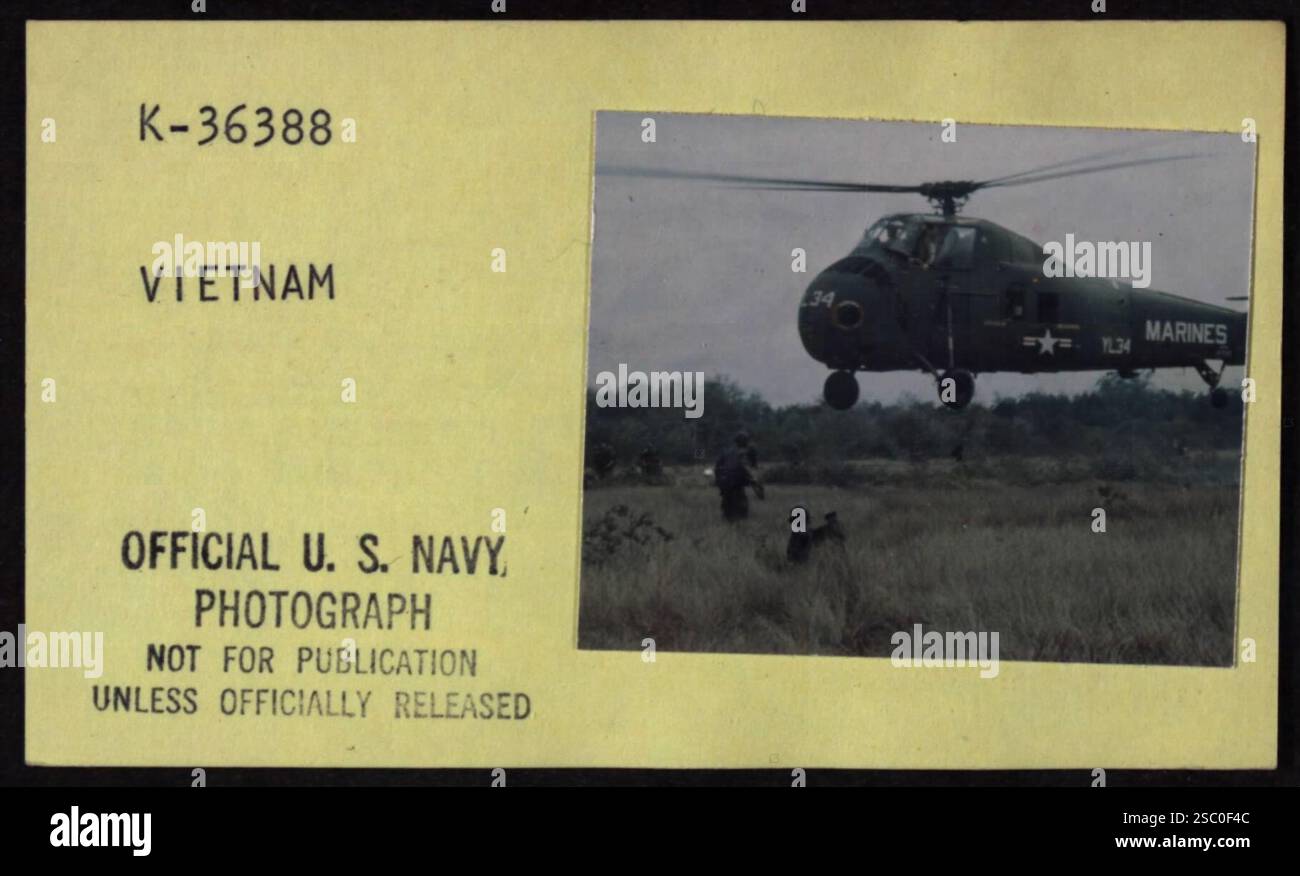 HMM-362 UH-34 landing Stock Photo - Alamy