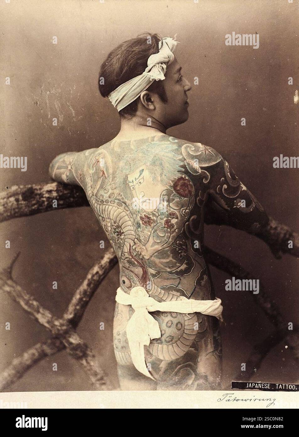 Hombre con serpiente hi-res stock photography and images - Alamy