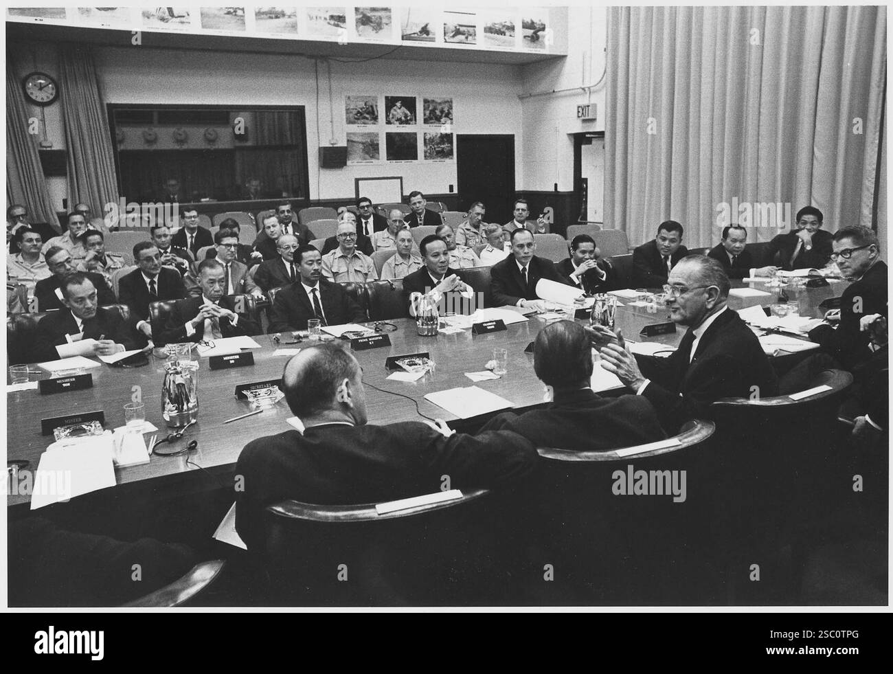 Honolulu Conference, The long table Stock Photo - Alamy