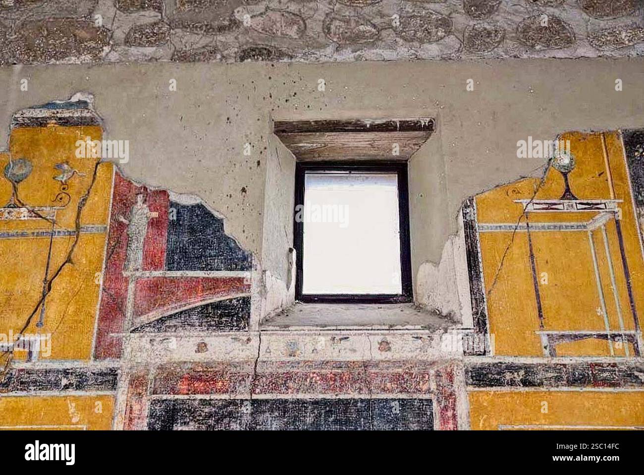 House of Marcus Lucretius Fronto Pompeii 2018 Room 'g', upper east wall ...