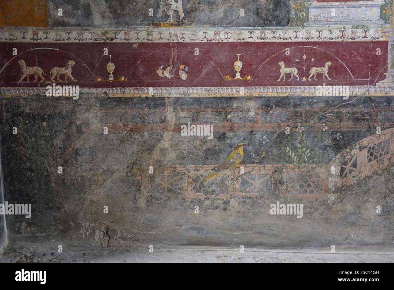 House of Marcus Lucretius Fronto Pompeii 2018 Room 'h', black plinth ...