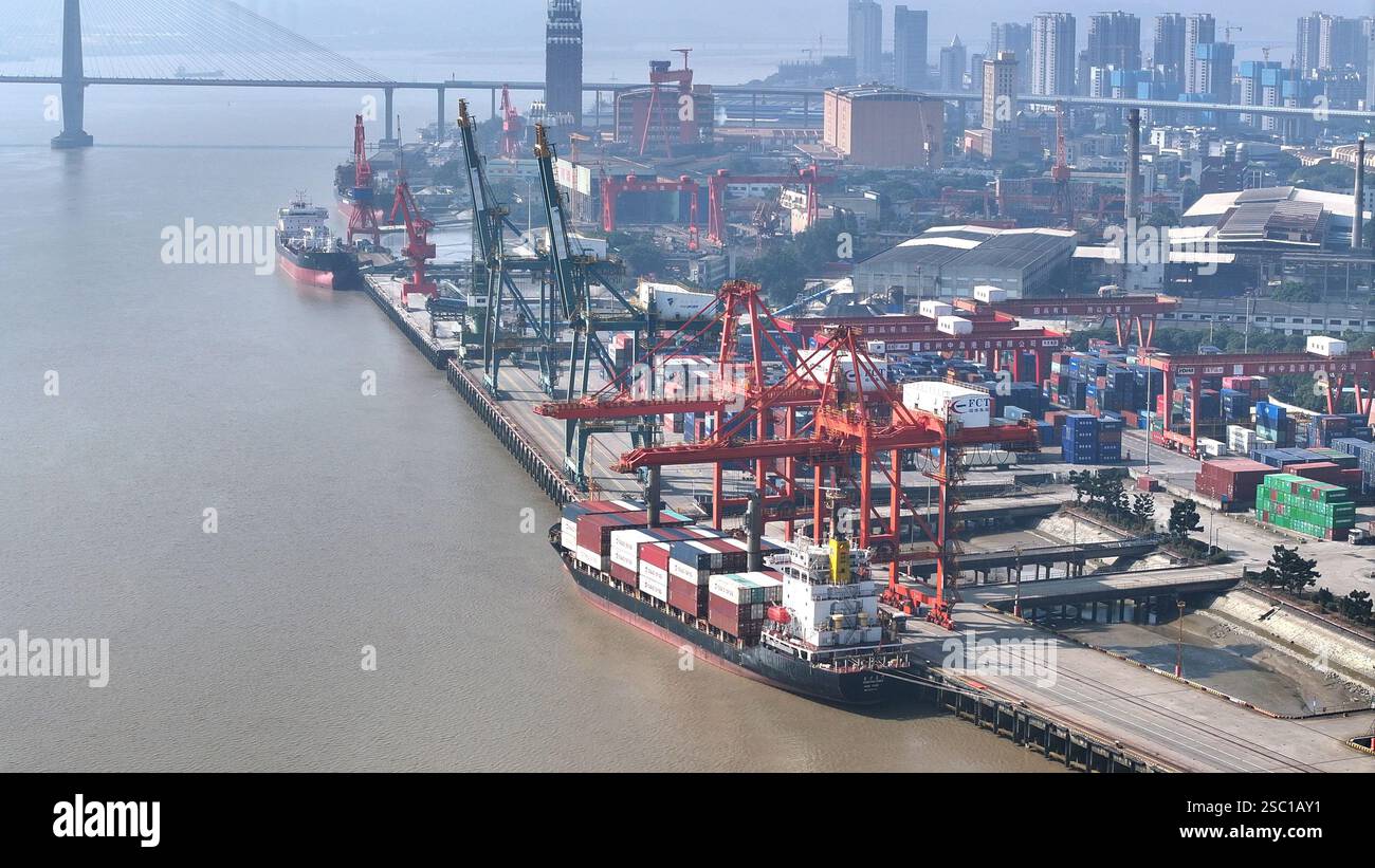 Cargo ships load and unload containers at Qingzhou container terminal ...