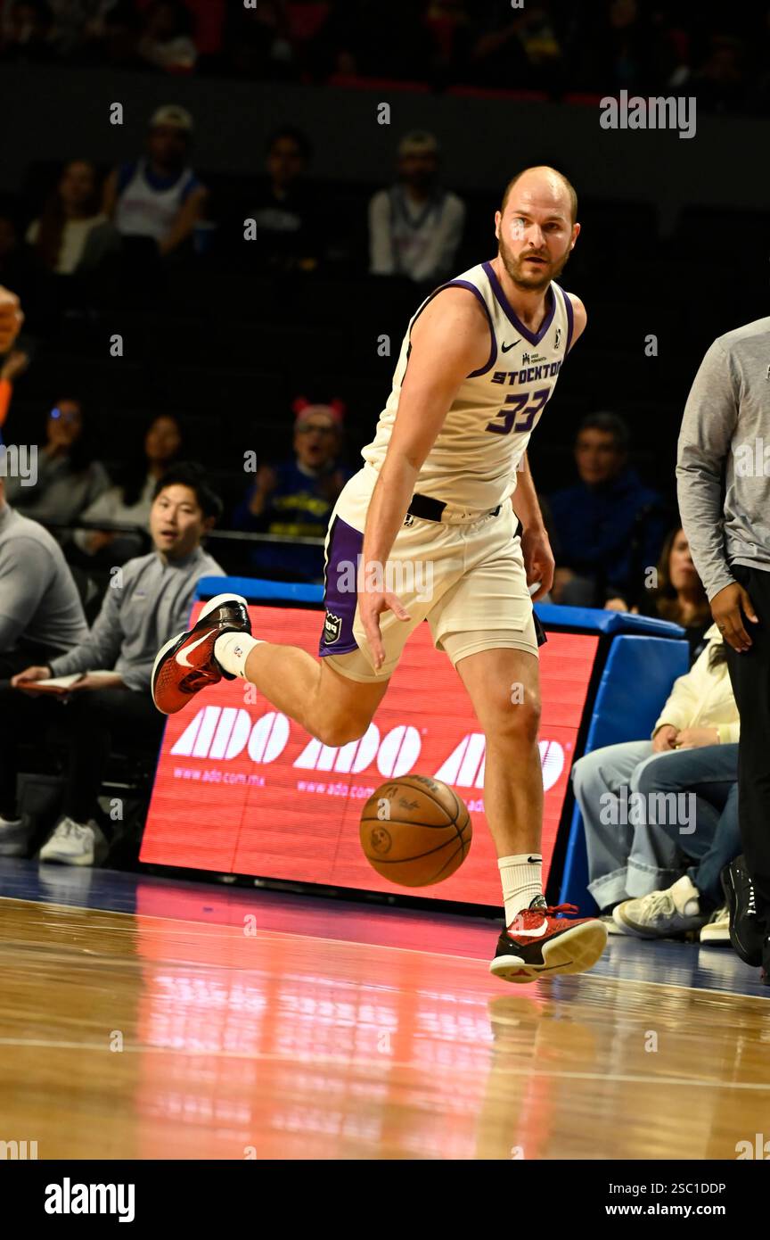Jon Elmore #33 of Stockton Kings drives downcourt against Mexico City ...