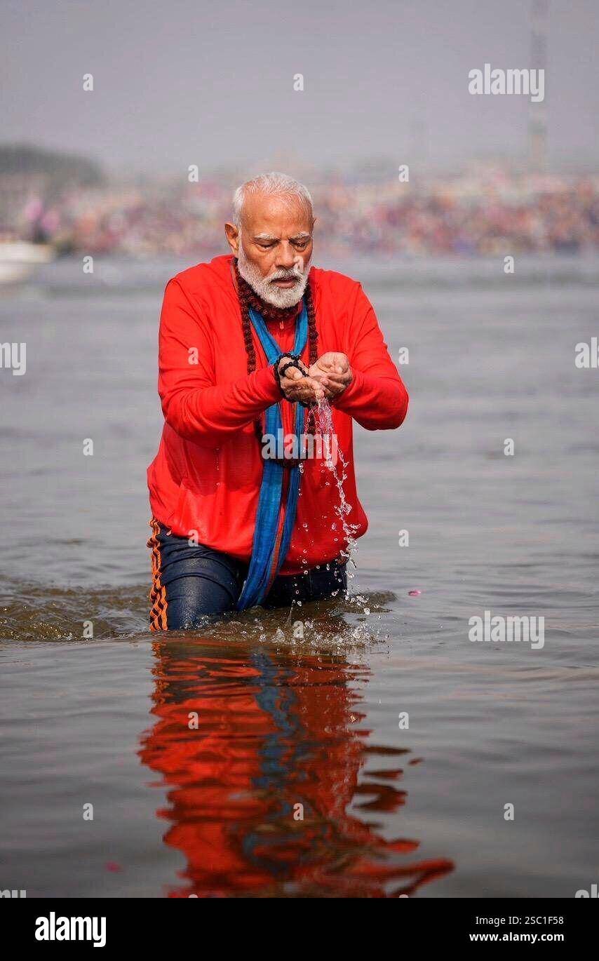 Indian Prime Minister Narendra Modi prays after taking ritualist holy ...