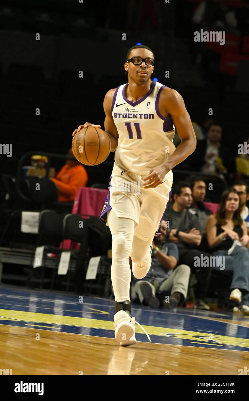 Isaiah Crawford #11 of Stockton Kings drives downcourt against Mexico ...
