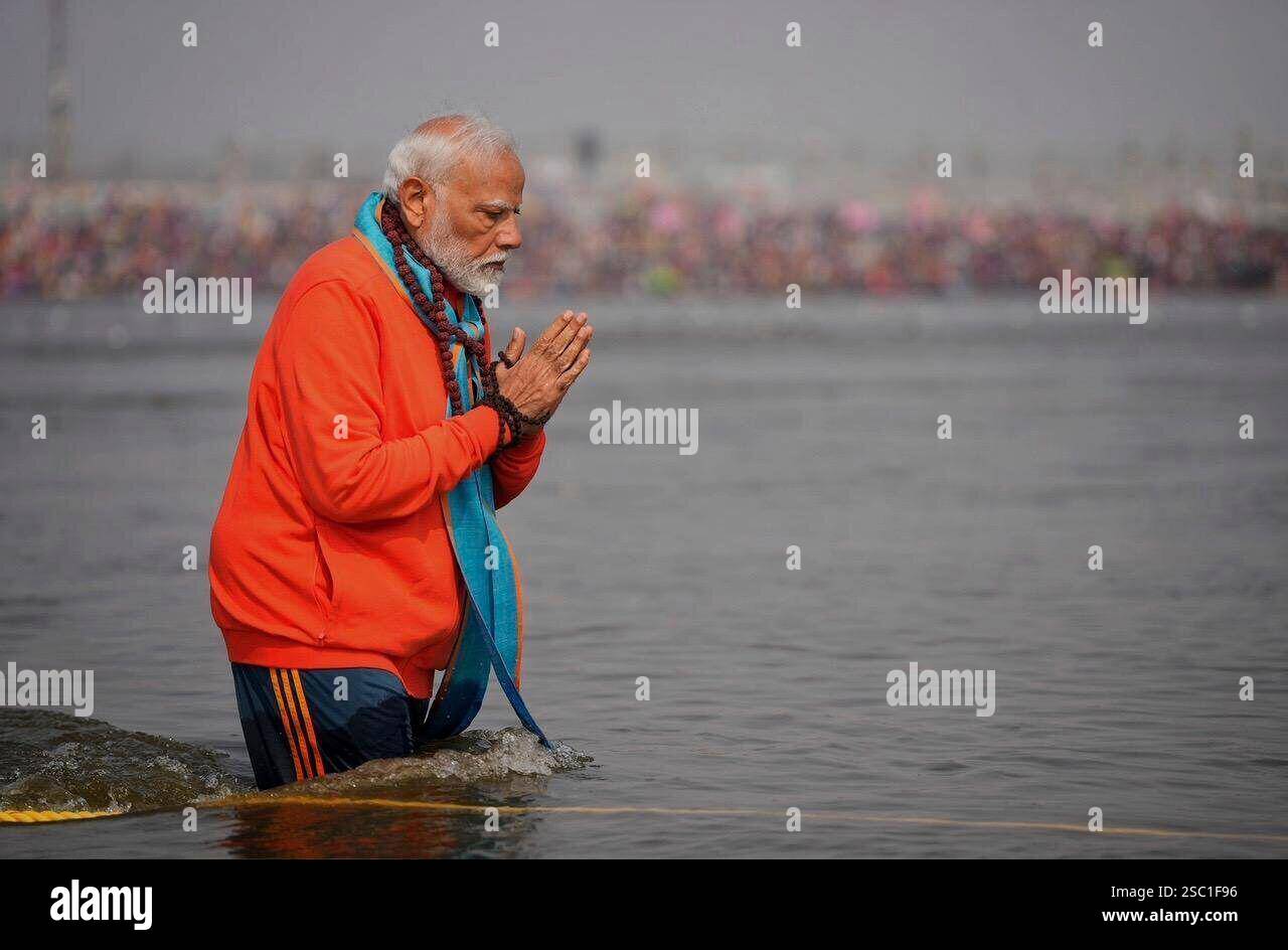 Indian Prime Minister Narendra Modi prays after taking ritualist holy ...
