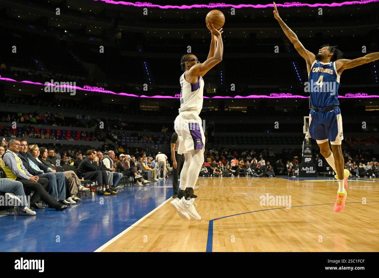 Isaiah Crawford #11 of Stockton Kings shoots the ball against Mexico ...
