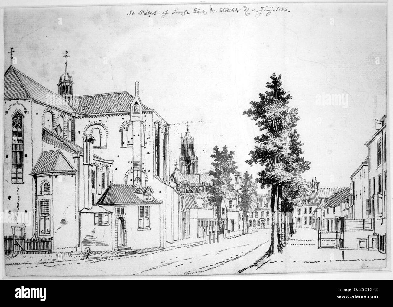 Gezicht op de Pieterskerk aan het Pieterskerkhof te Utrecht met op de ...