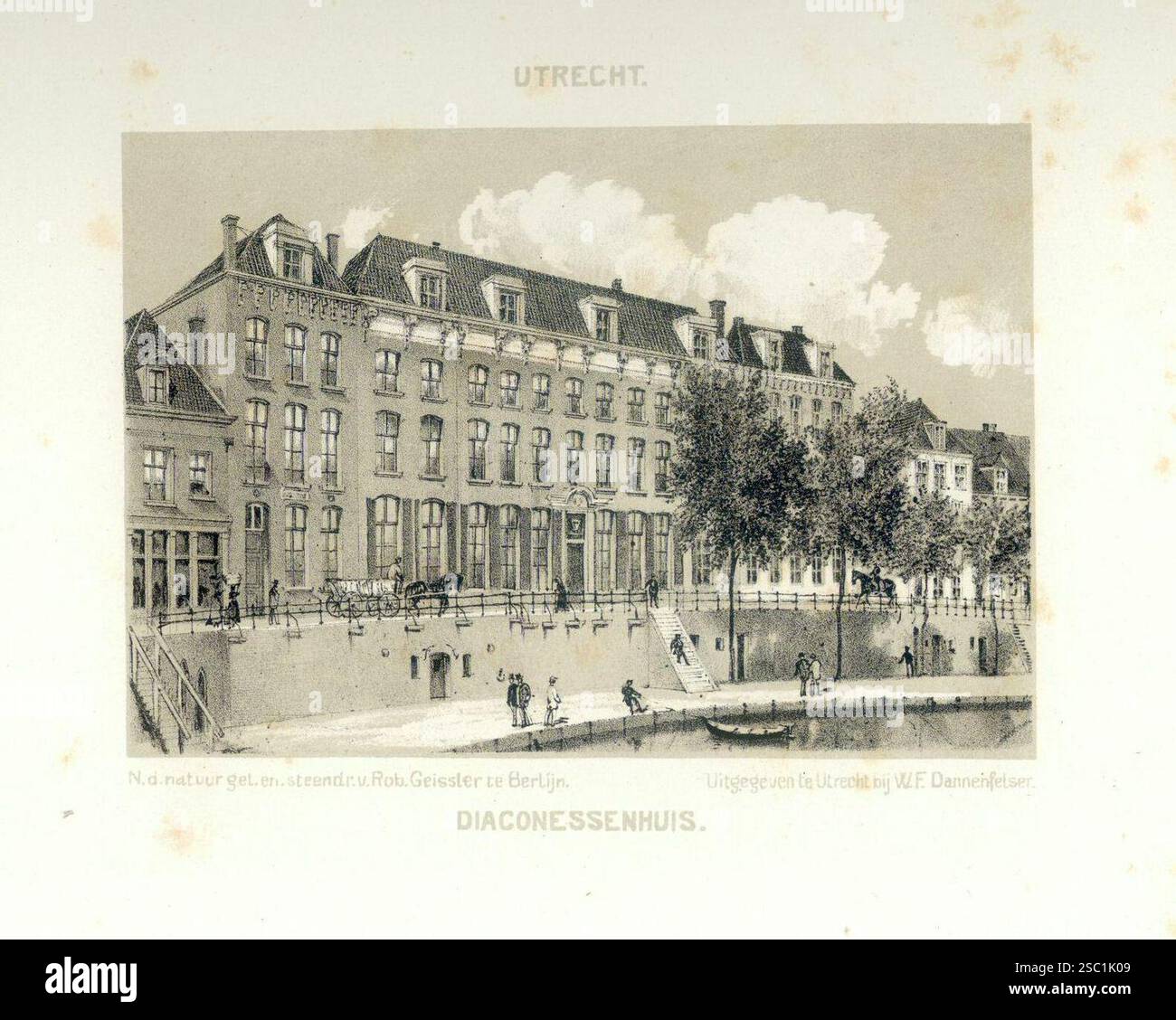 Gezicht op de Oudegracht te Utrecht met de voorgevel van het ...