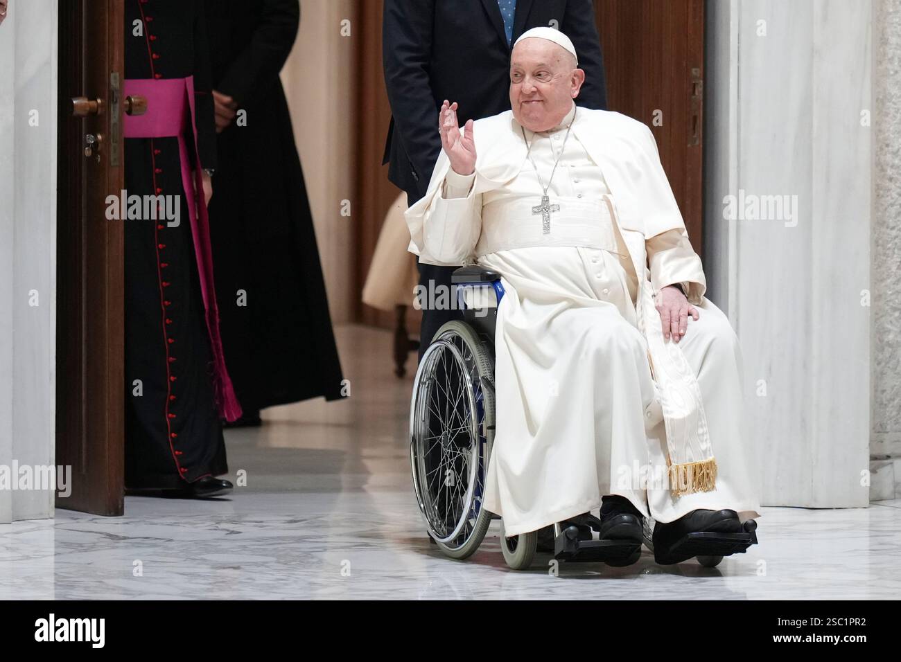 Pope Francis arrives for his weekly general audience in the Pope Paul ...