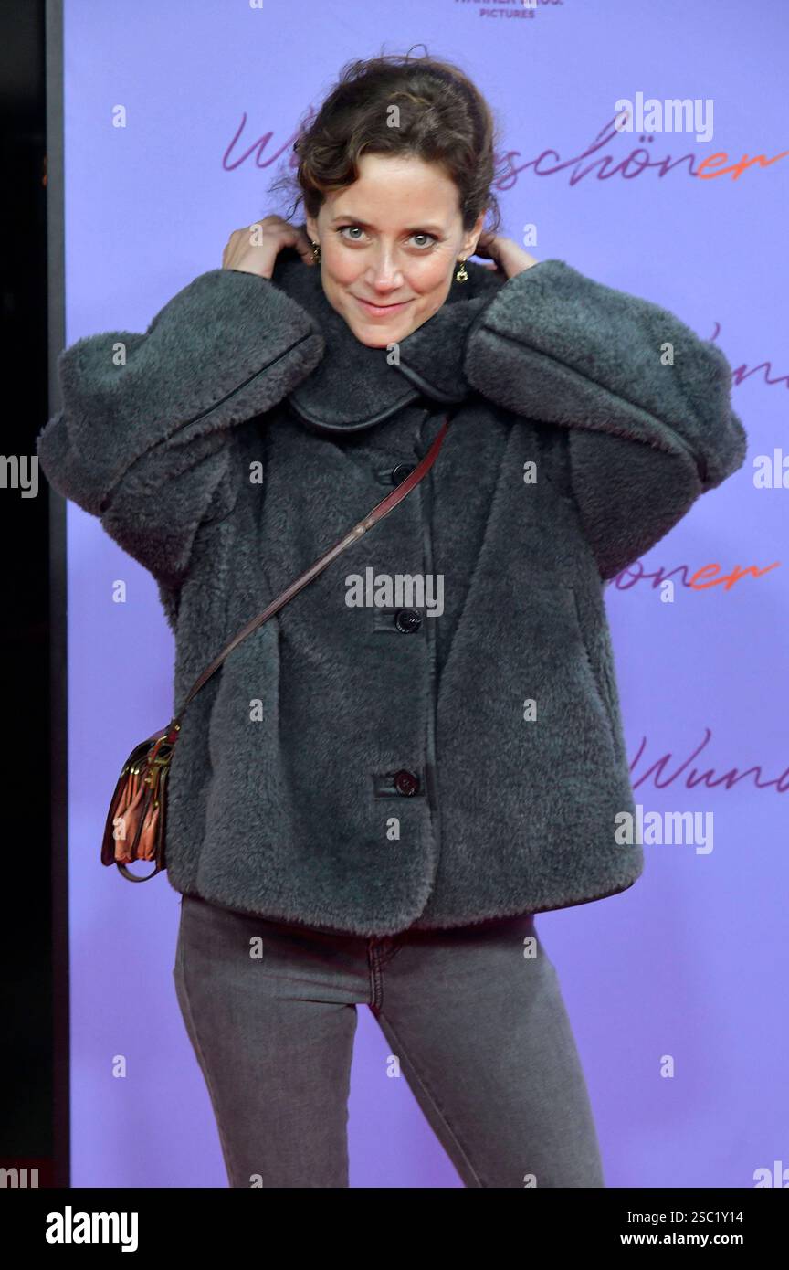 Anja Knauer bei der Premiere des Kinofilms Wunderschöner im Zoo Palast ...