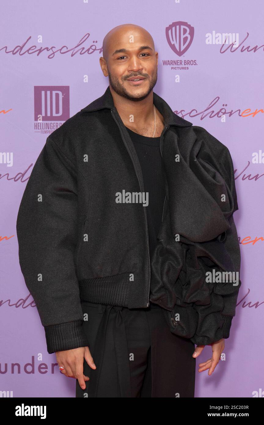 Malick Bauer bei der Weltpremiere des Kinofilms Wunderschöner im Zoo ...