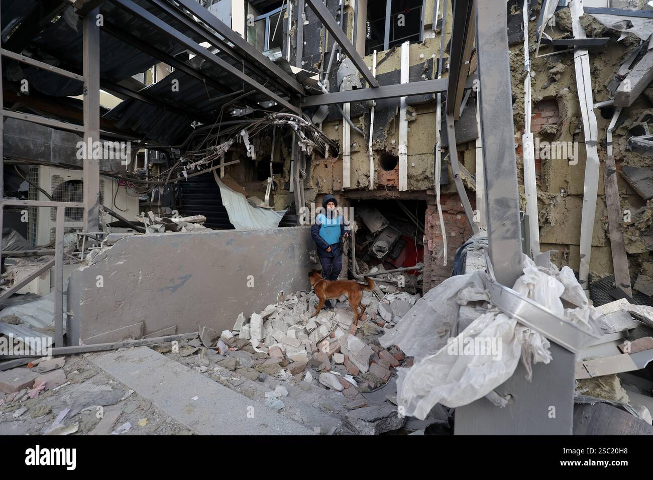 Non Exclusive: IZIUM, UKRAINE - FEBRUARY 4, 2025 - A rescuer and an SAR ...