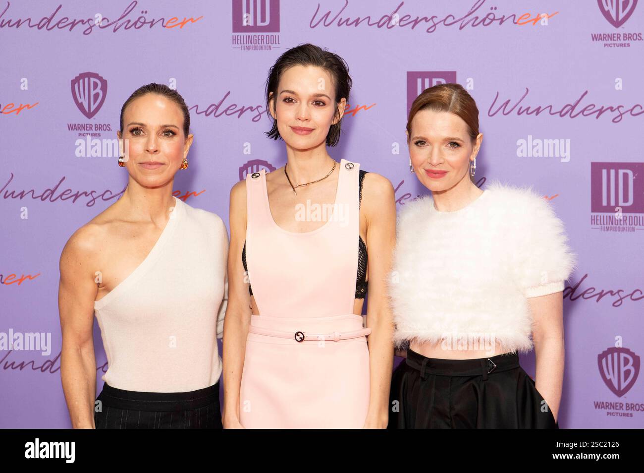 Anneke Kim Sarnau, Emilia Schüle und Karoline Herfurth bei der ...