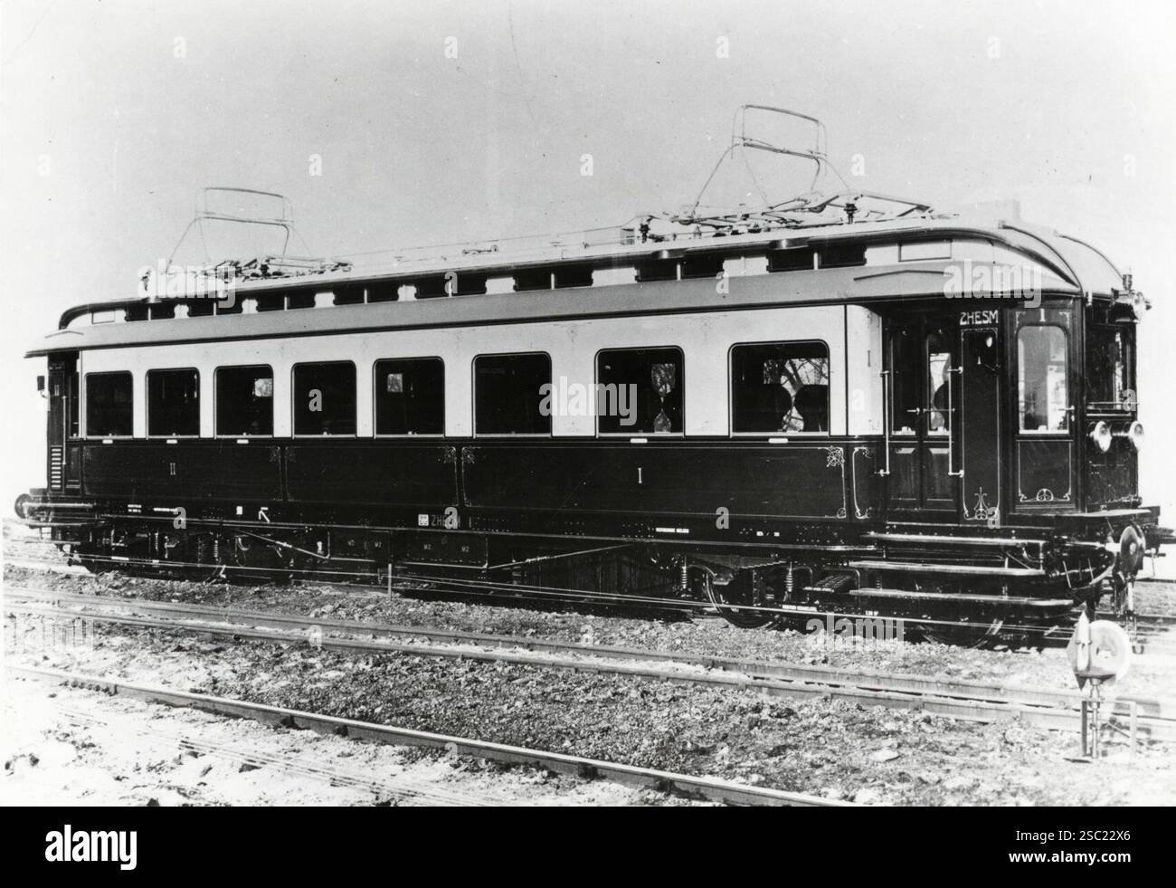 Afbeelding van het electrische motorrijtuig nr 1 serie mBC 1 9 van de ZHESM NB De serie mBC 1 9 ...