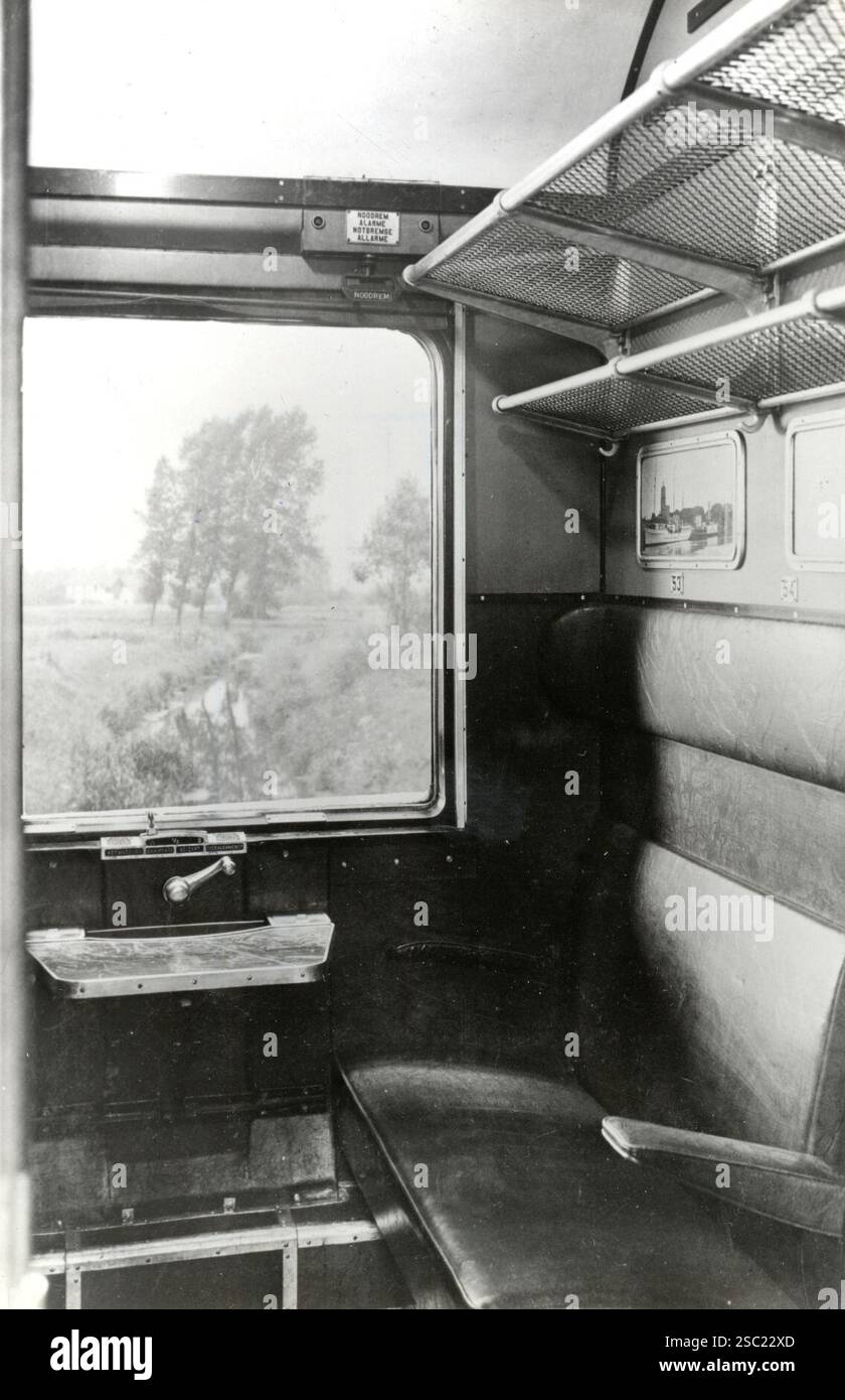 Interieur 3e klasse van een rijtuig uit de serie ABC 7301 7308 van de ...