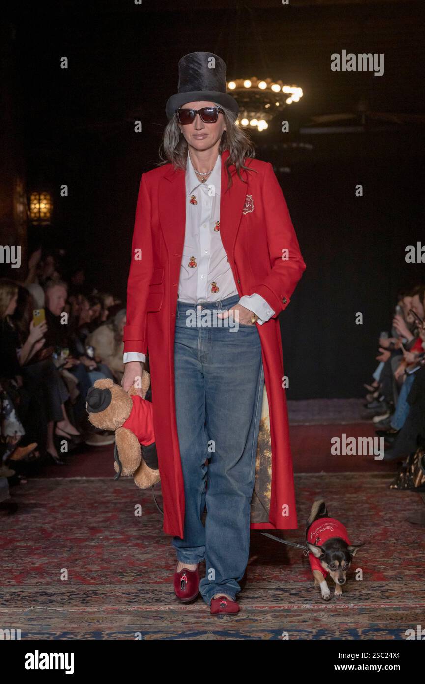 New York, United States. 04th Feb, 2025. Jenna Lyons walks the runway ...