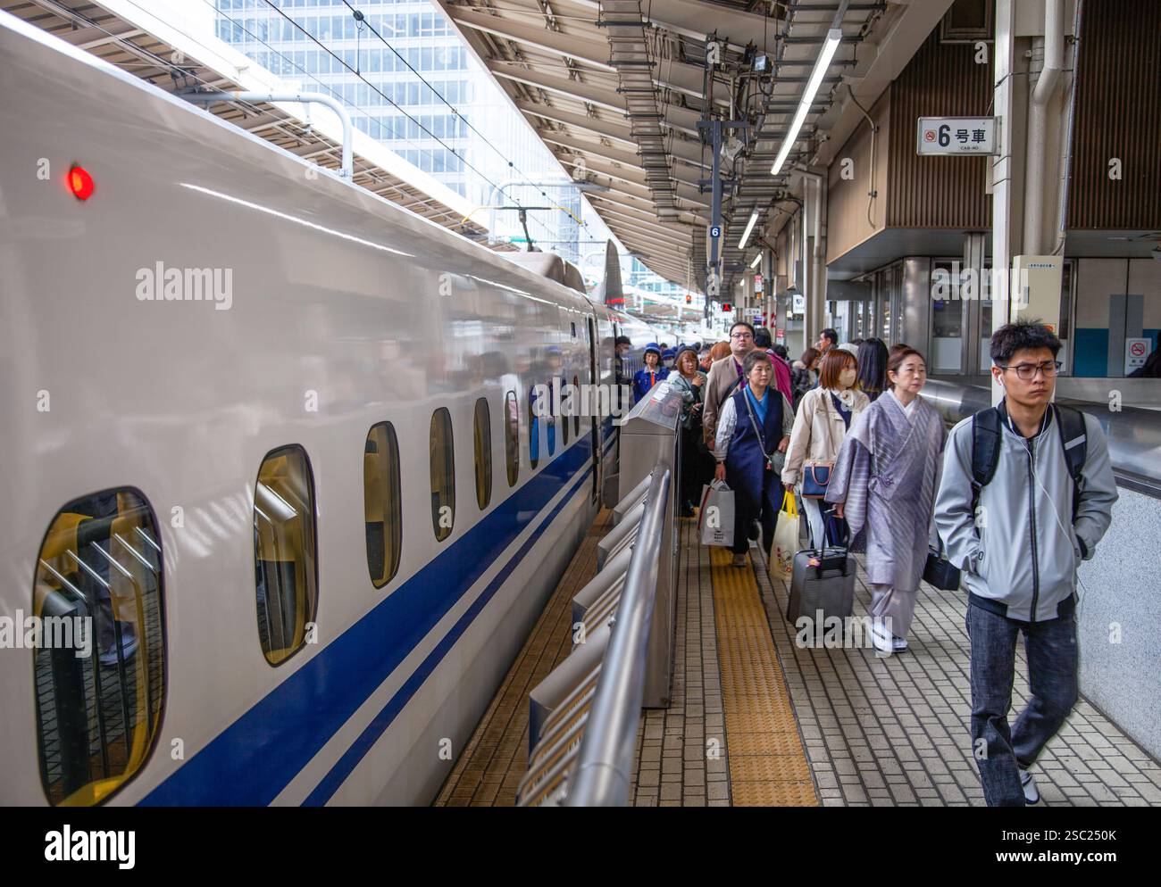 Shinkansen bullet train at Ueno station in Tokyo with passengers ...