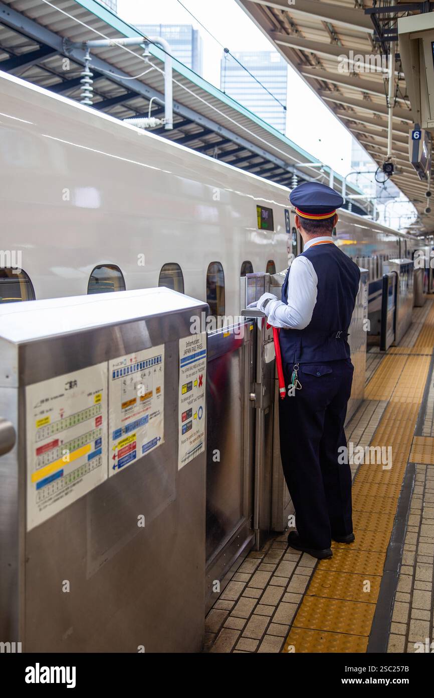 Station staff on the platform of the Shinkansen train at Shin-Osaka station in Japan Stock Photo ...
