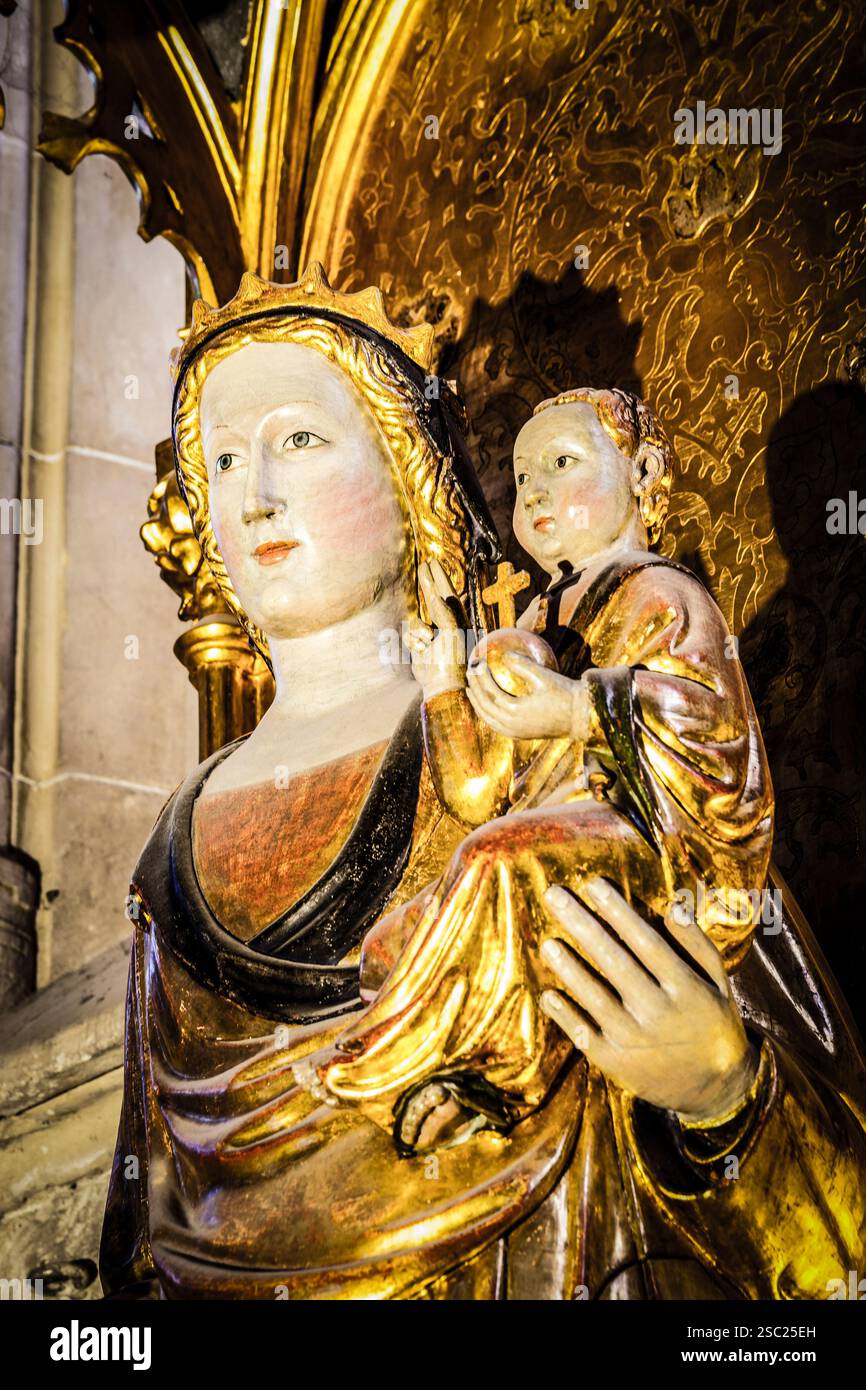 Our Lady of the Cross, image of the Virgin with the child Jesus in ...