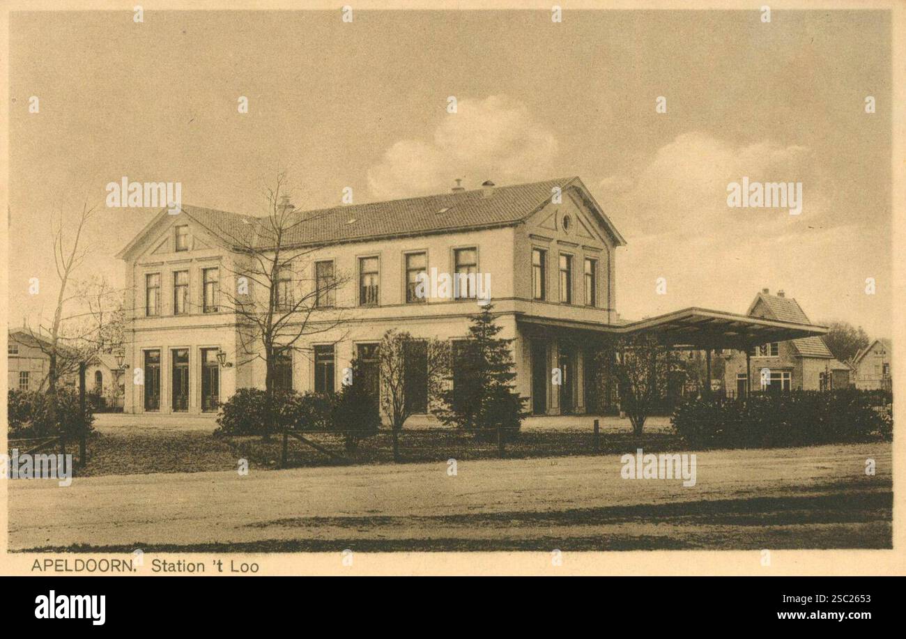 Gezicht op het N.S.station Het Loo te Apeldoorn Stock Photo - Alamy
