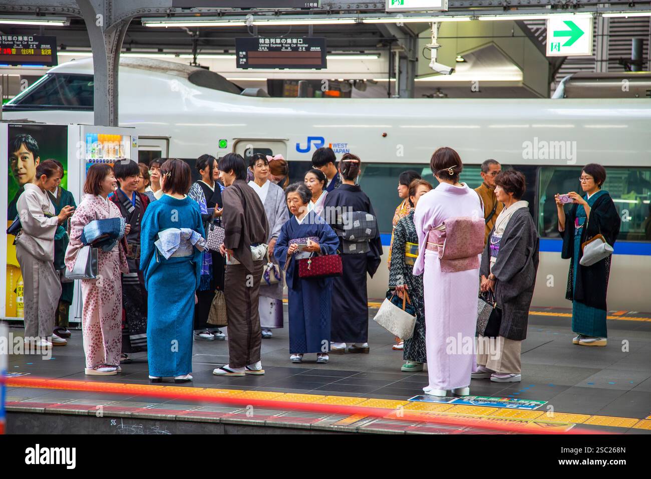 Group of Japanese people dressed in traditional Japanese clothing and ...