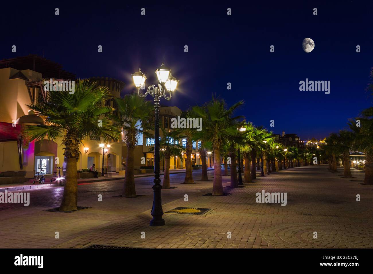 Night resort hi-res stock photography and images - Alamy