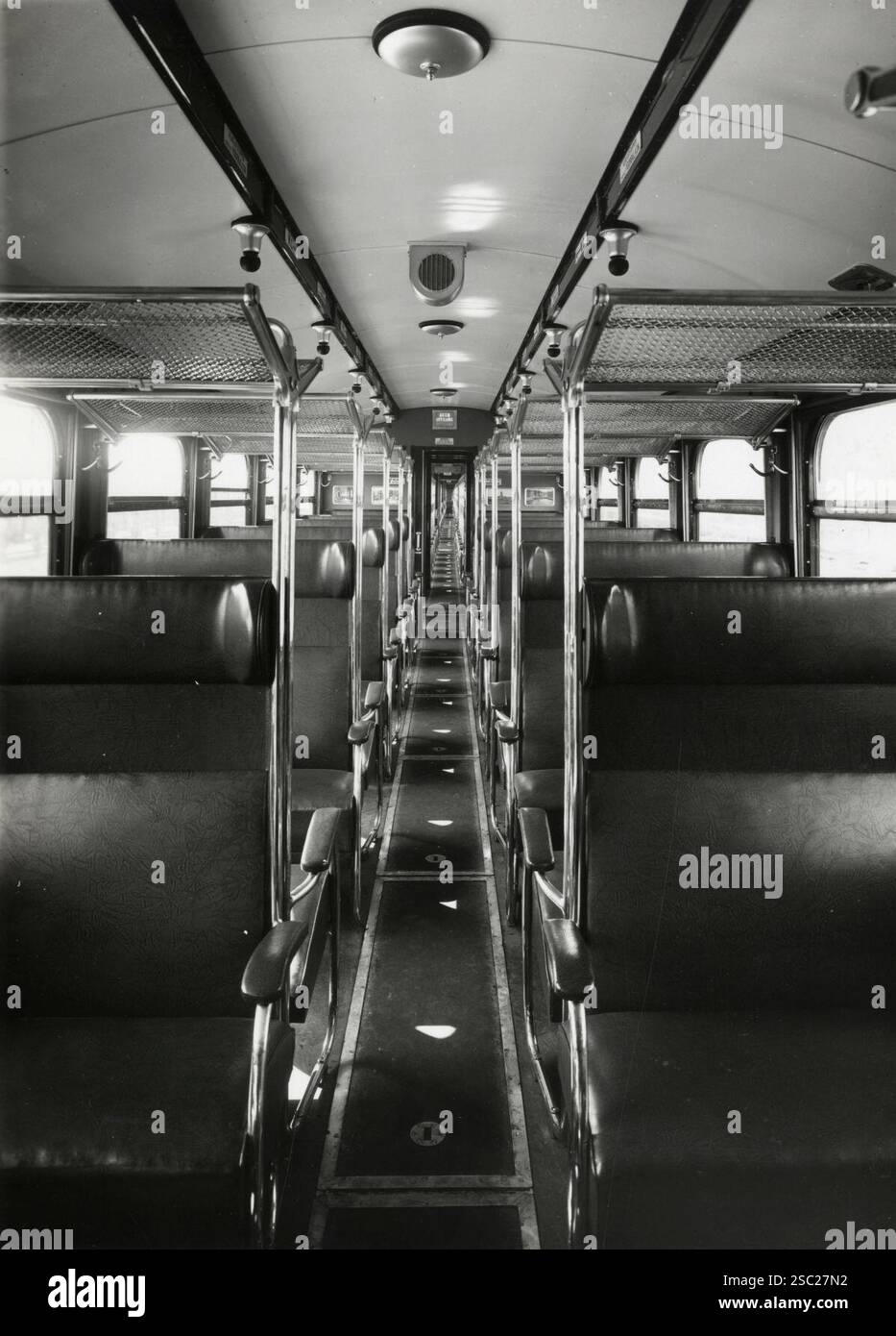 Interieur van een electrisch treinstel mat. 1940 van de N.S. (nrs ...