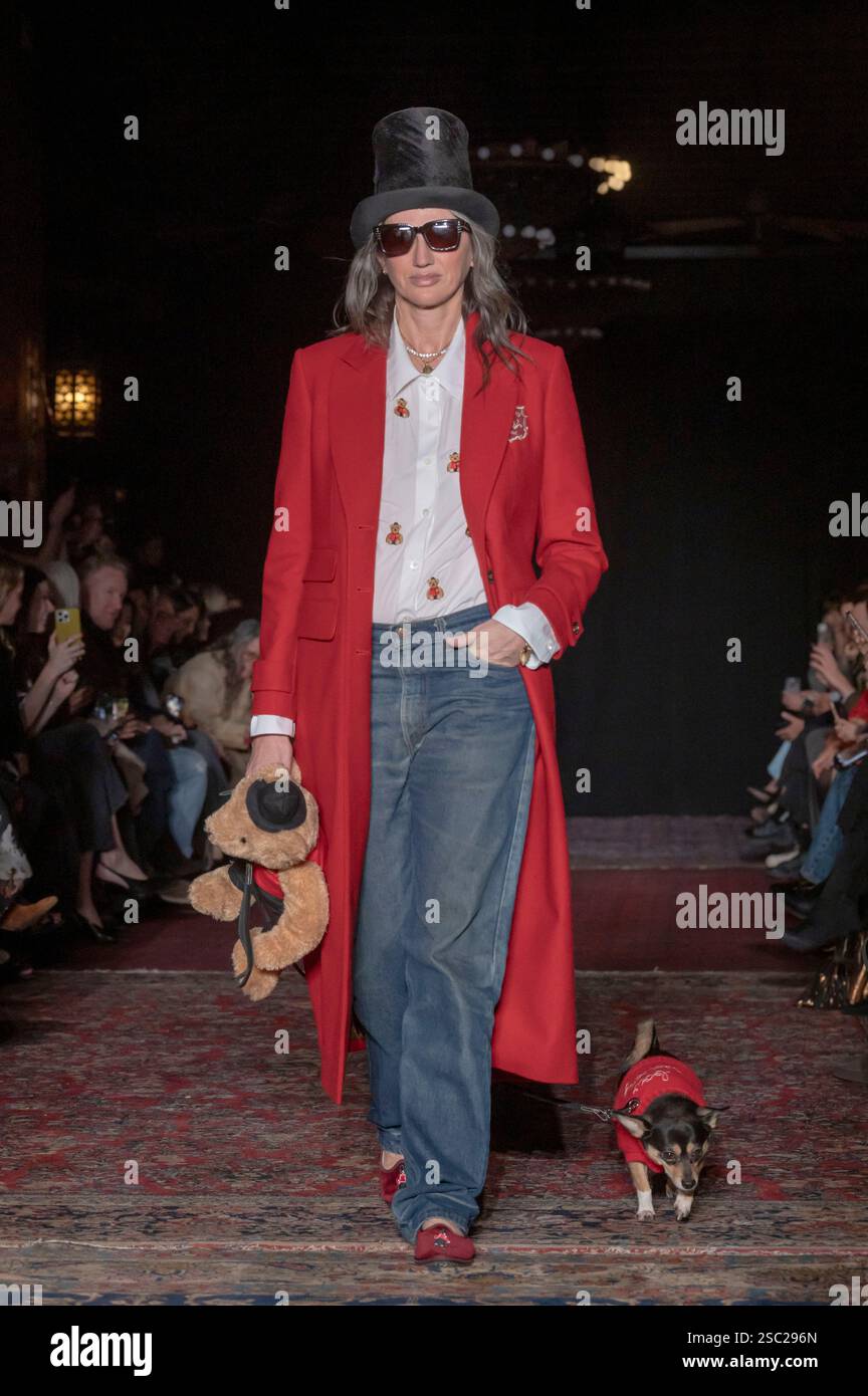 New York, United States. 04th Feb, 2025. Jenna Lyons walks the runway ...