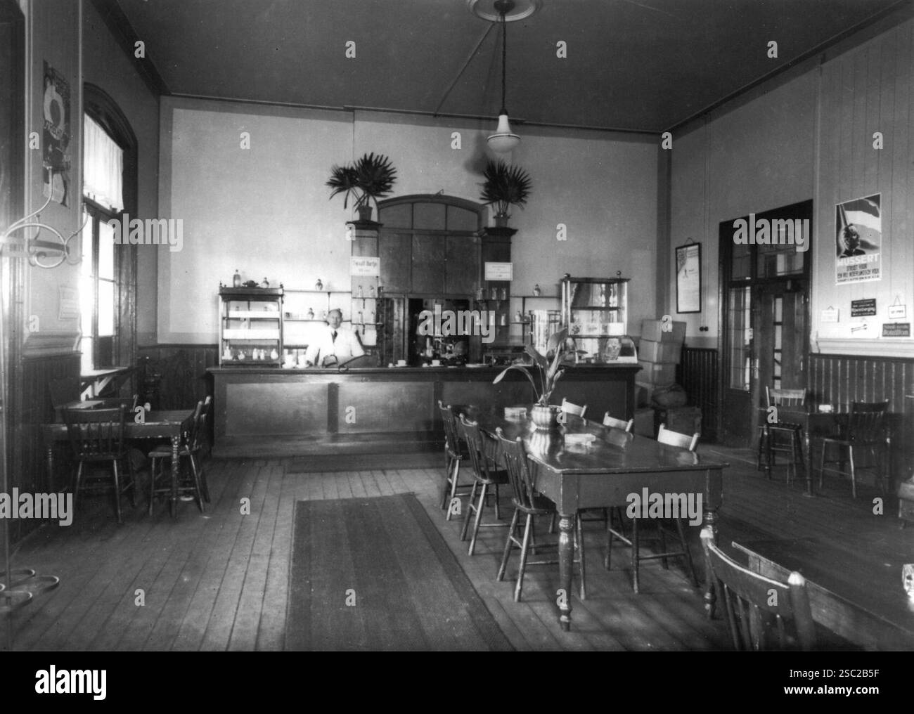 Interieur van het N.S.station Zevenaar te Zevenaar wachtkamer 2e klasse ...