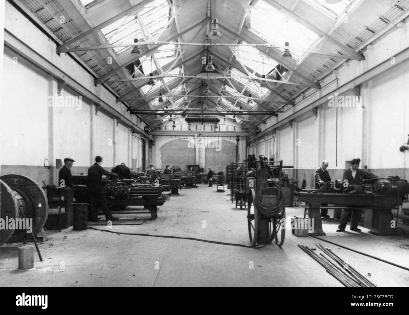 Interieur van de Centrale Werkplaats van de N.S. te Utrecht draaierij ...