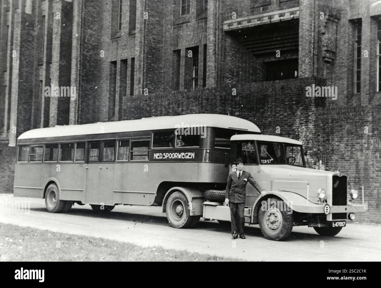 Afbeelding van een Crossley opleggerbus van de N.S. bij het 3e ...