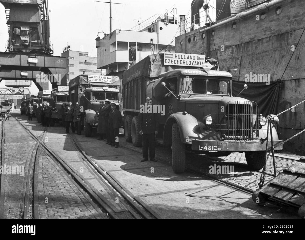 Afbeelding van een vrachtauto s van Van Gend Loos met stukgoederen voor ...