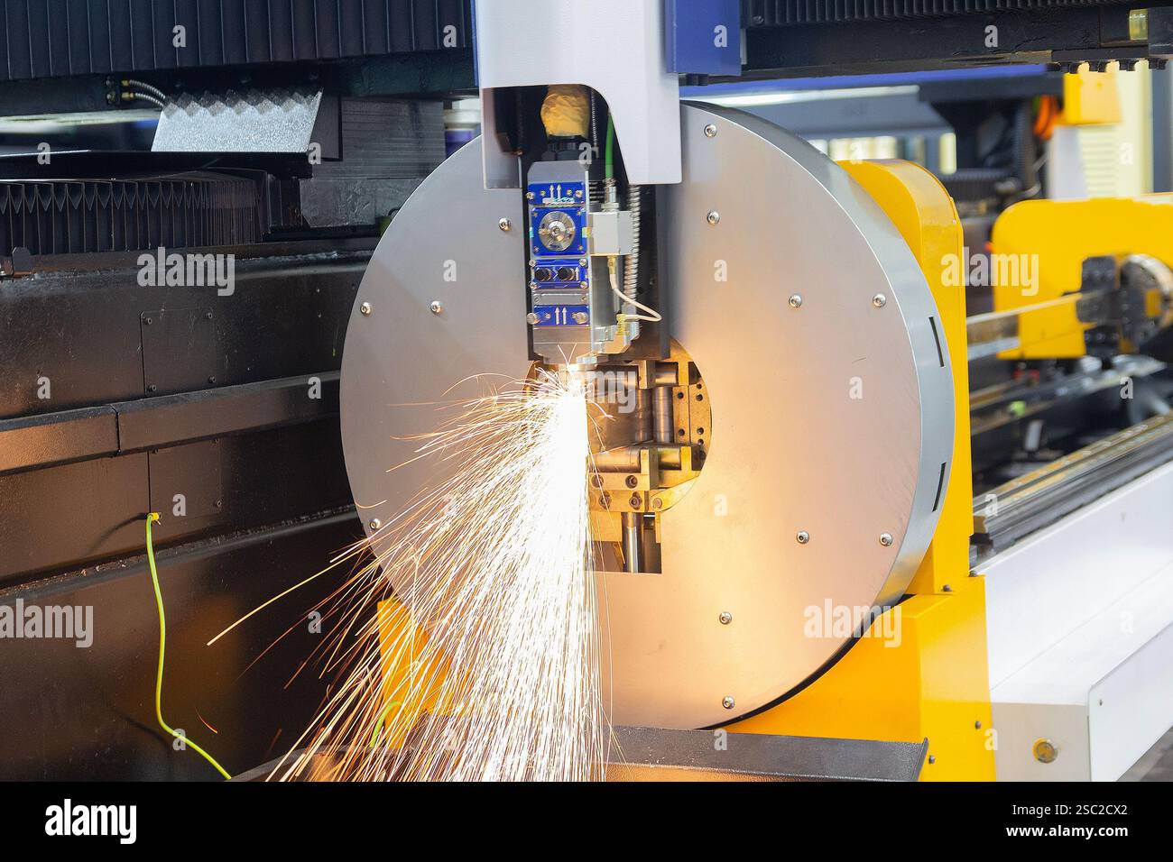 Laser cutting profile machine hi-res stock photography and images - Alamy