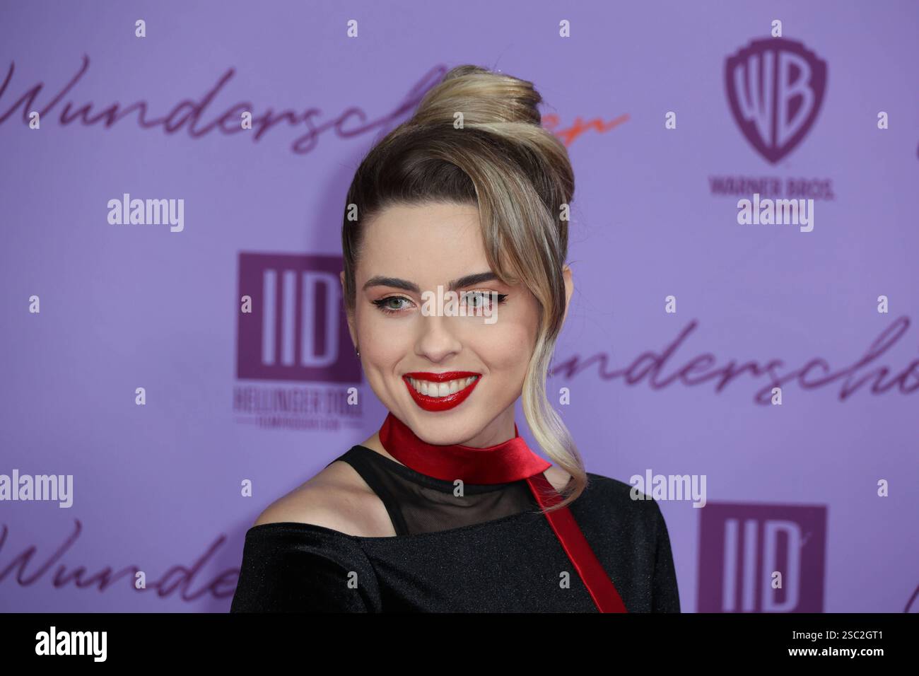 Bianca Radoslav auf der Welt-Filmpremiere Wunderschoener unter der ...