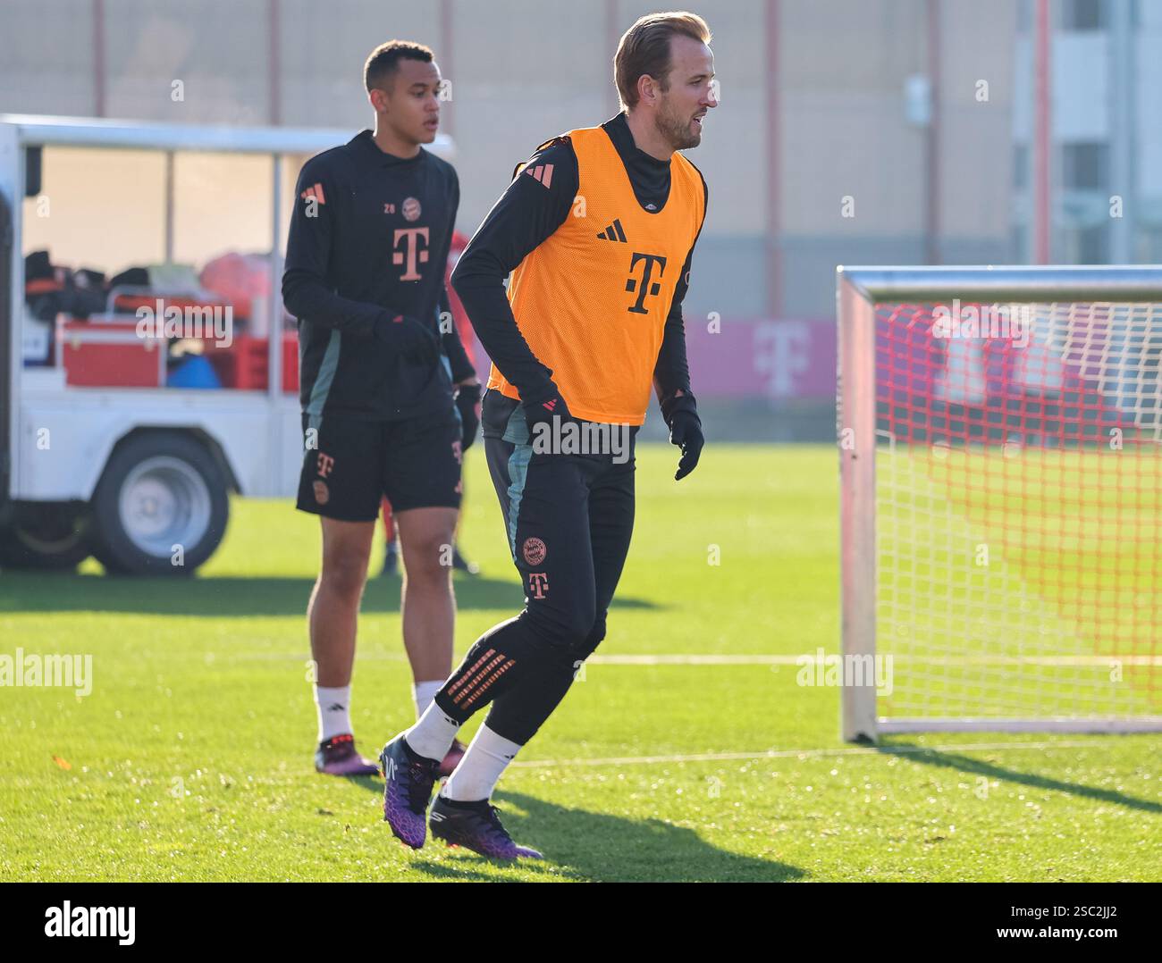 Harry Kane (FC Bayern Muenchen, #09) beim Training, mit Tarek Buchmann ...