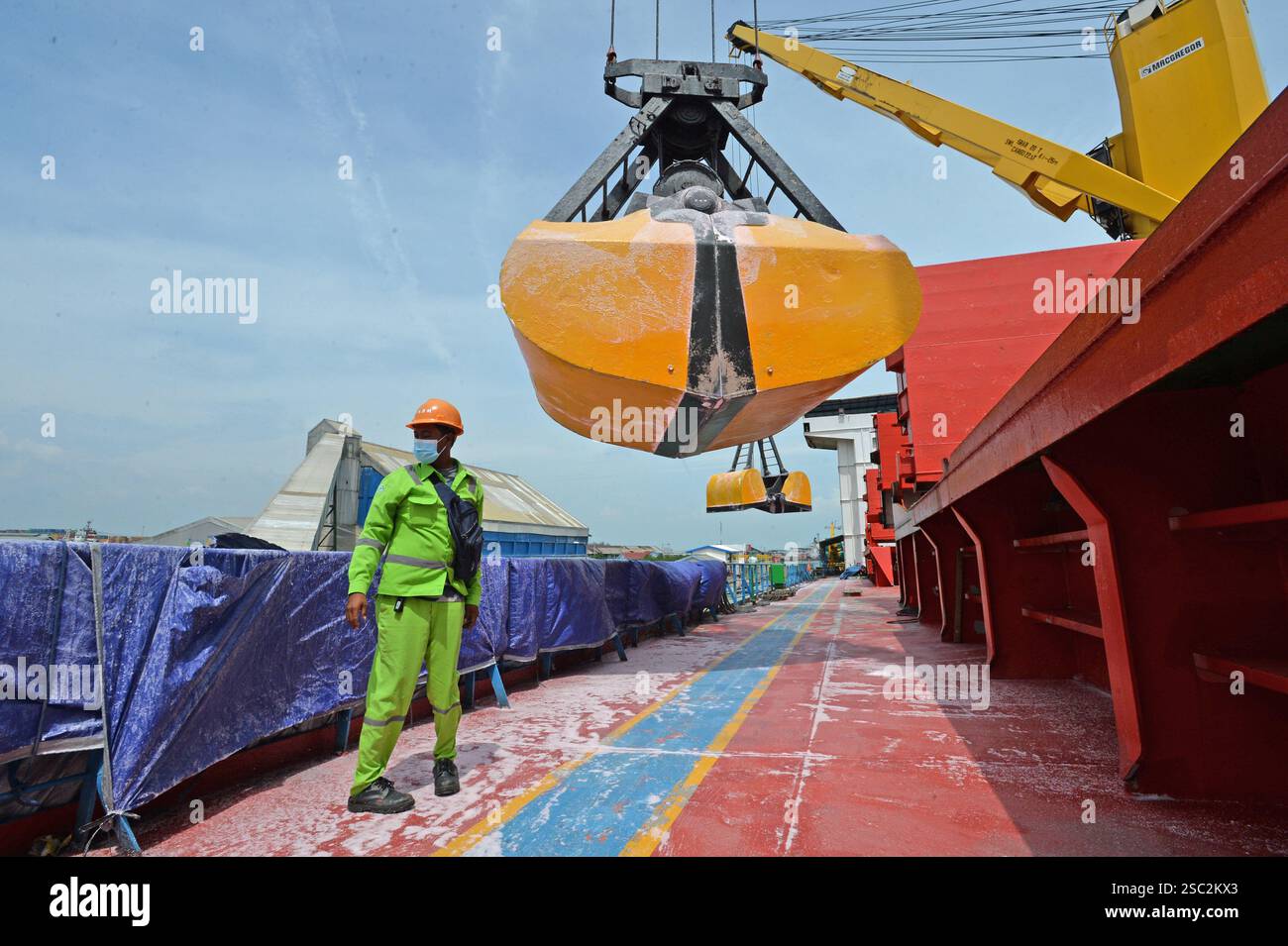 Semarang, Semarang, Jawa Tengah. 4th Feb, 2025. Workers supervise the ...