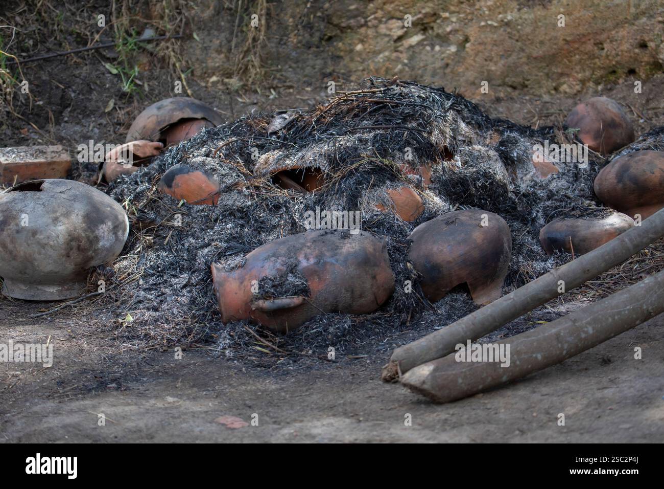 María Isabel García, one of the last artisans of the Tuaté pottery ...
