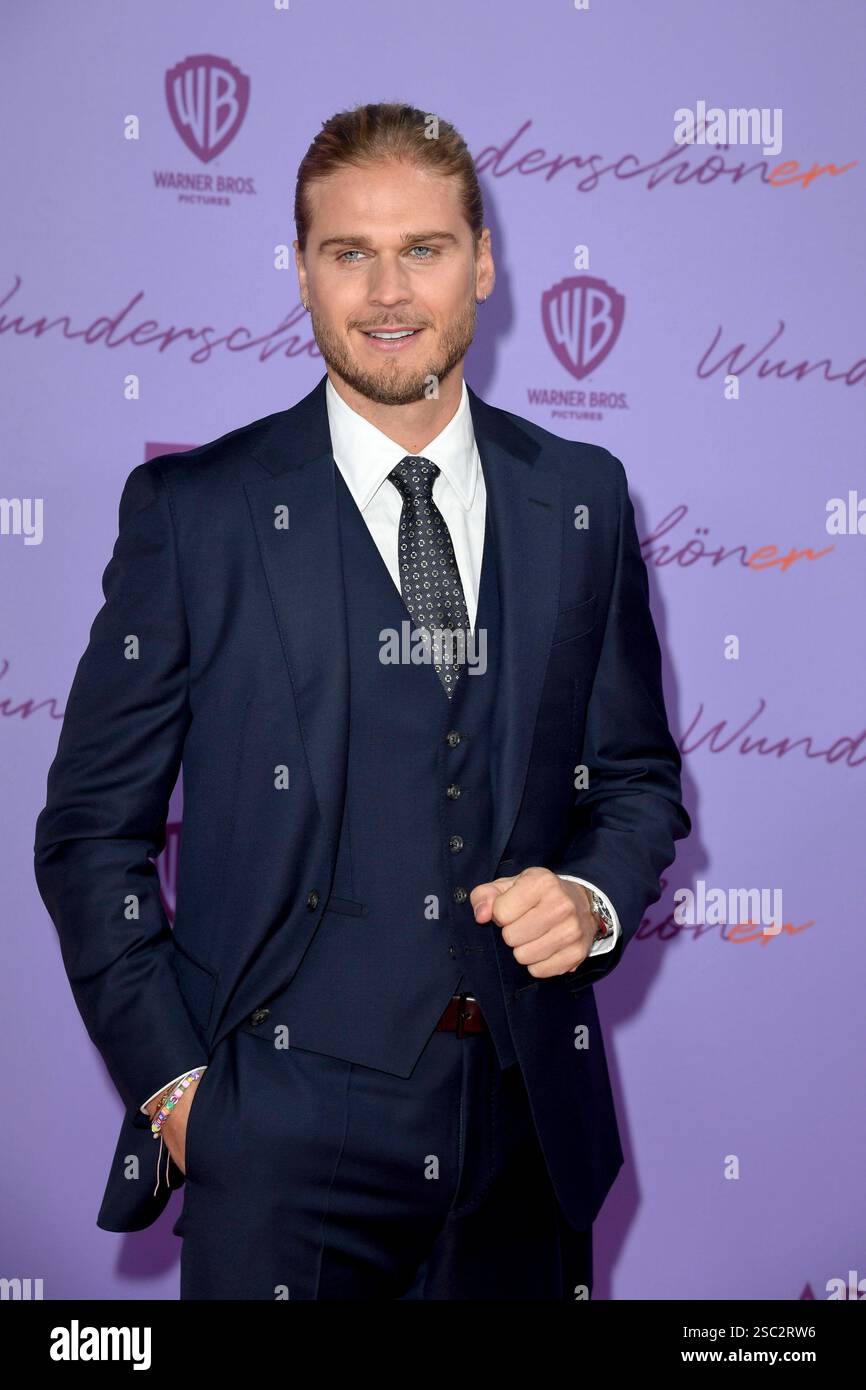 Rurik Gislason zu Gast auf dem roten Teppich bei der Kino Film Premiere ...