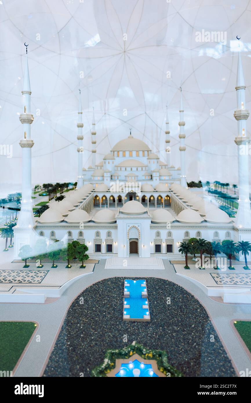 Entrance to Sheikh Zayed Grand Mosque in Abu Dhabi. Interior of hall ...